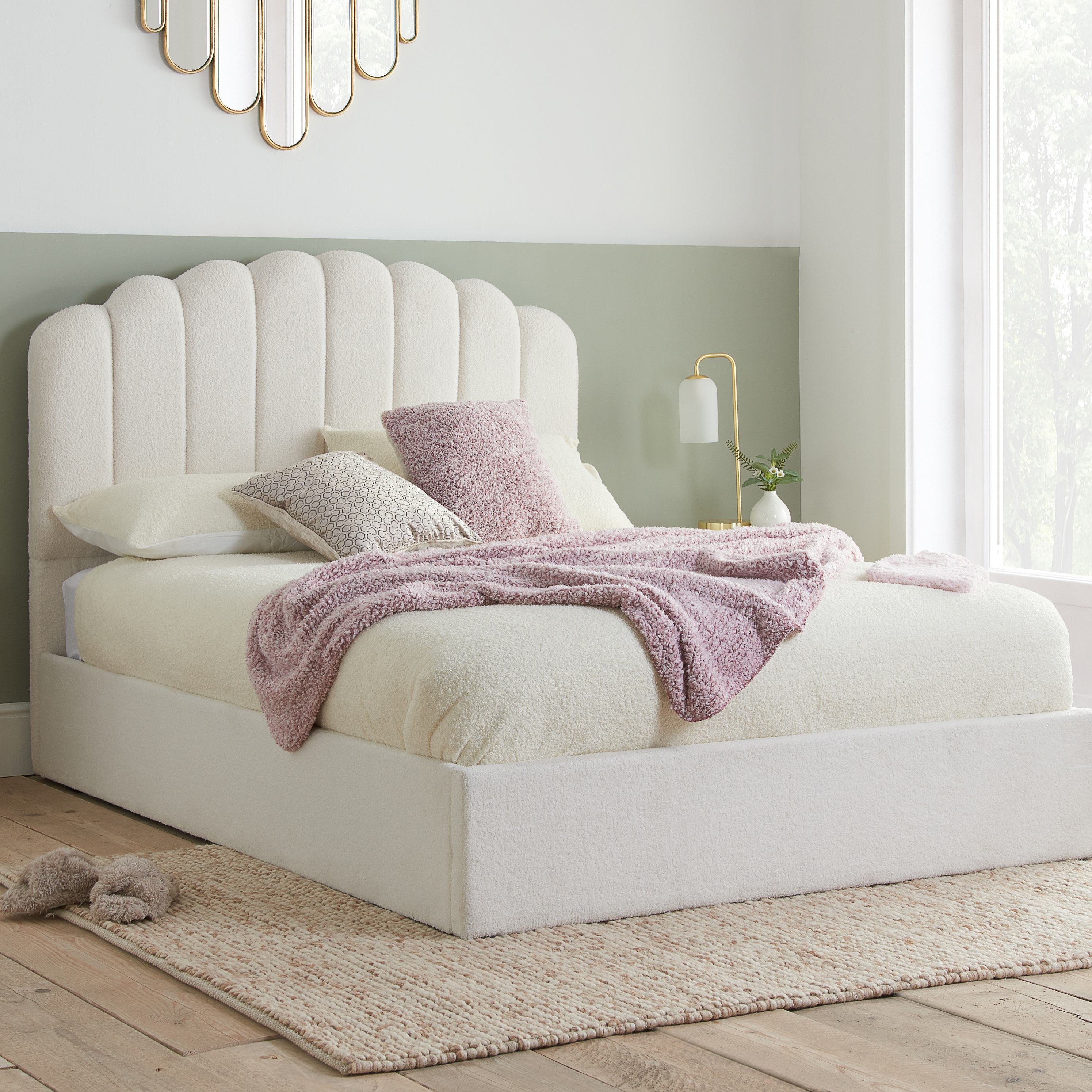 Ravello White Boucle Bed
